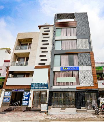 Hotels near Rithala Metro Station, New Delhi - Book @ 858