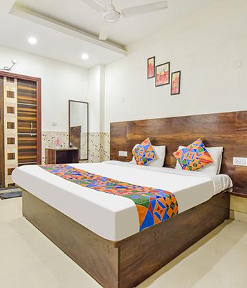 Hotels near The Mall Road Bus Stand, Mussoorie - Book @ 975