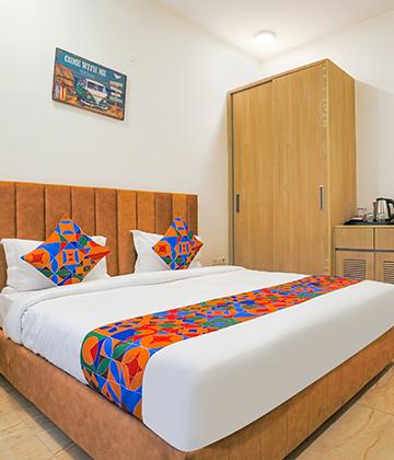 Hotels in Gurgaon: Up to 60% off, Hotel Booking Starts @ Rs.940