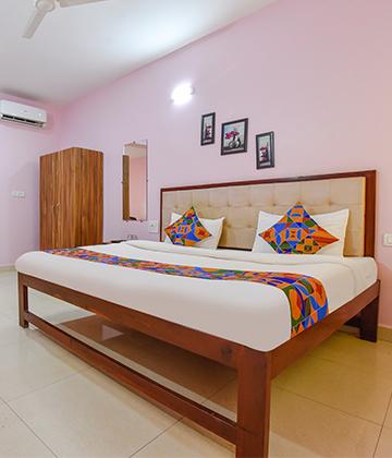 Hotels near Prana Cafe, Goa - Book Hotel Room from Rs.1284
