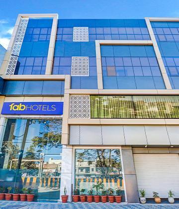 Hotels in Teen Imli Square, Indore - Book Hotels @ Rs.809